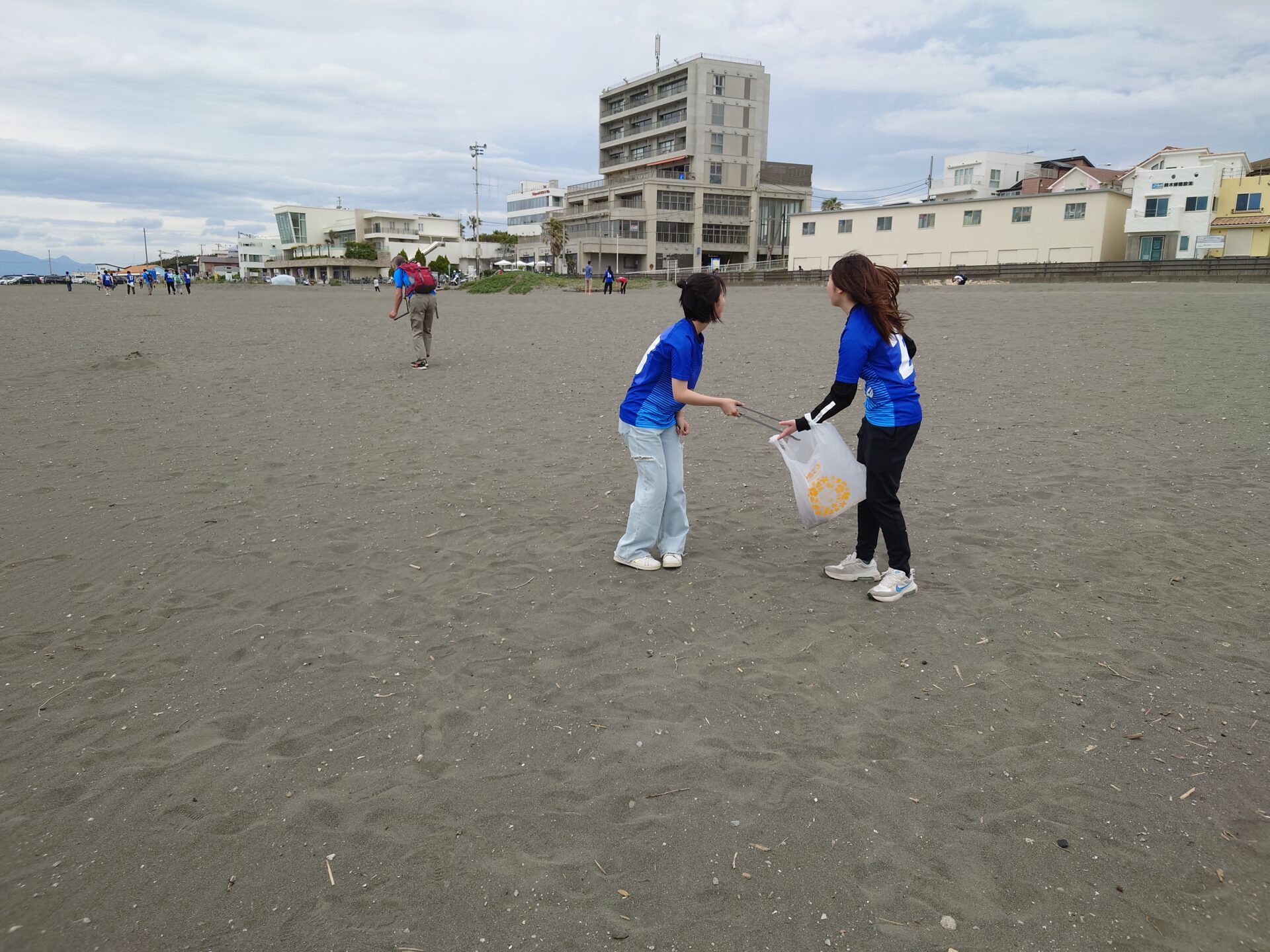本社地区 サザンビーチ茅ヶ崎のクリーン活動参加｜株式会社 湘南ユニテック